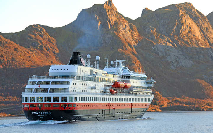 MS Finnmarken: fotos, video y cruceros en el barco MS Finnmarken